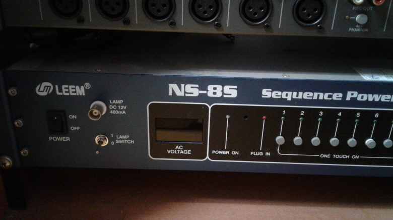 골드음향악기 > 음향중고장터 > 순차 전원분배기 LEEM NS-8S