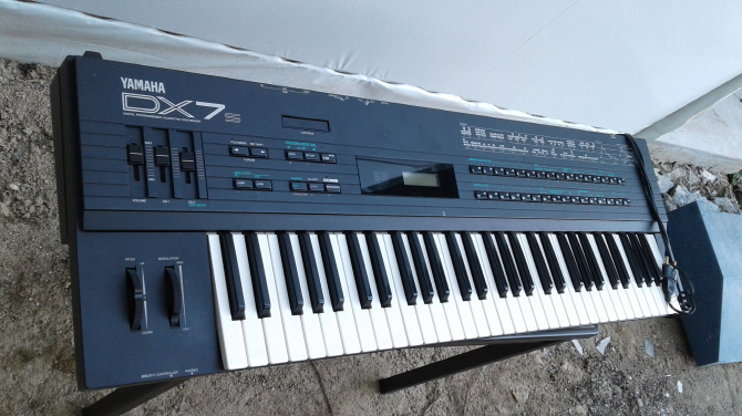 골드음향악기 > 악중고장터 > 야마하 DX7s 신디사이저